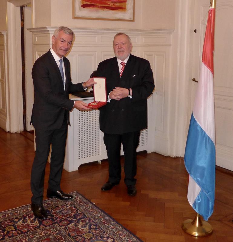 Haute distinction honorifique remise à S.E.M. Dirk Achten, Ambassadeur ...